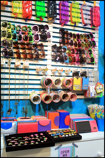 Tràn ngập sắc màu cùng Little Devil Shop