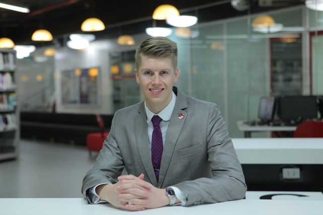 Tiến sỹ Mike Perkins - "Hoàng tử Anh Quốc" trên bục giảng