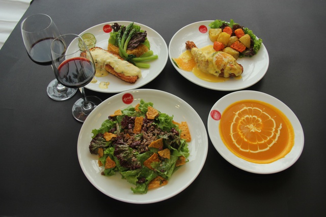 Giáng sinh ấm áp với thực đơn hấp dẫn tại Givral Café