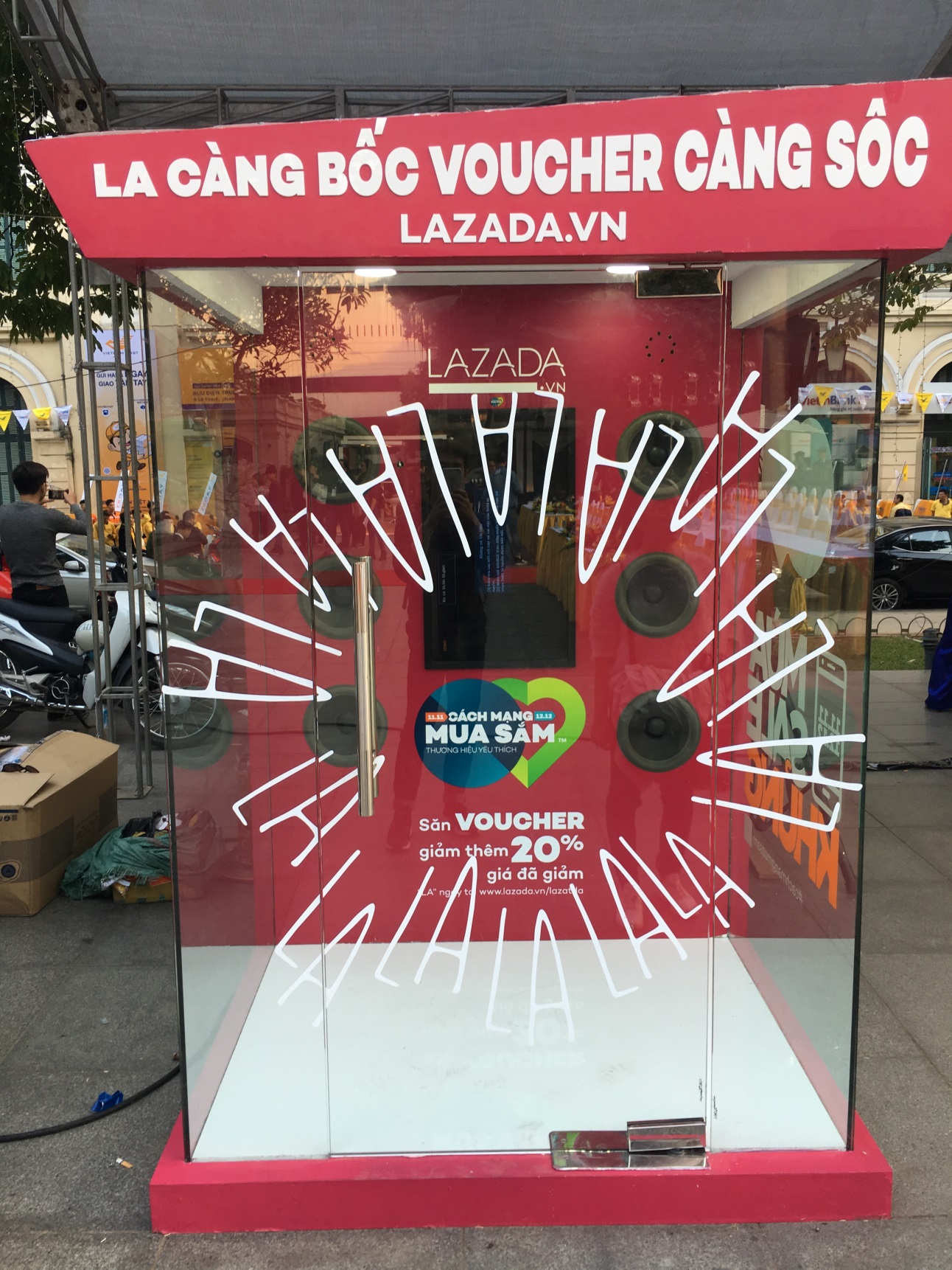 La Zất Đã tại booth Lazada - Giải trí rộn rã, shopping thả ga