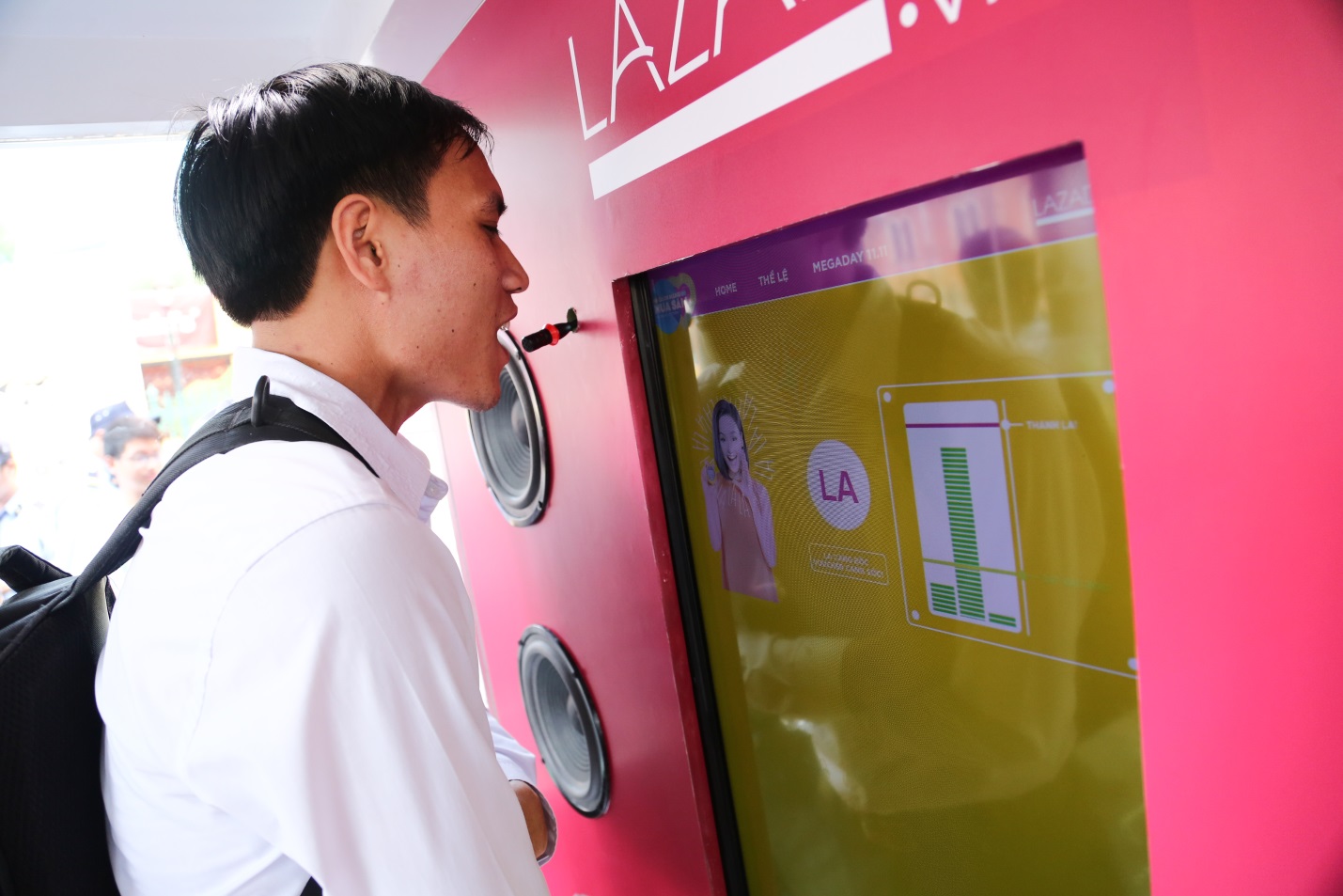 La Zất Đã tại booth Lazada - Giải trí rộn rã, shopping thả ga